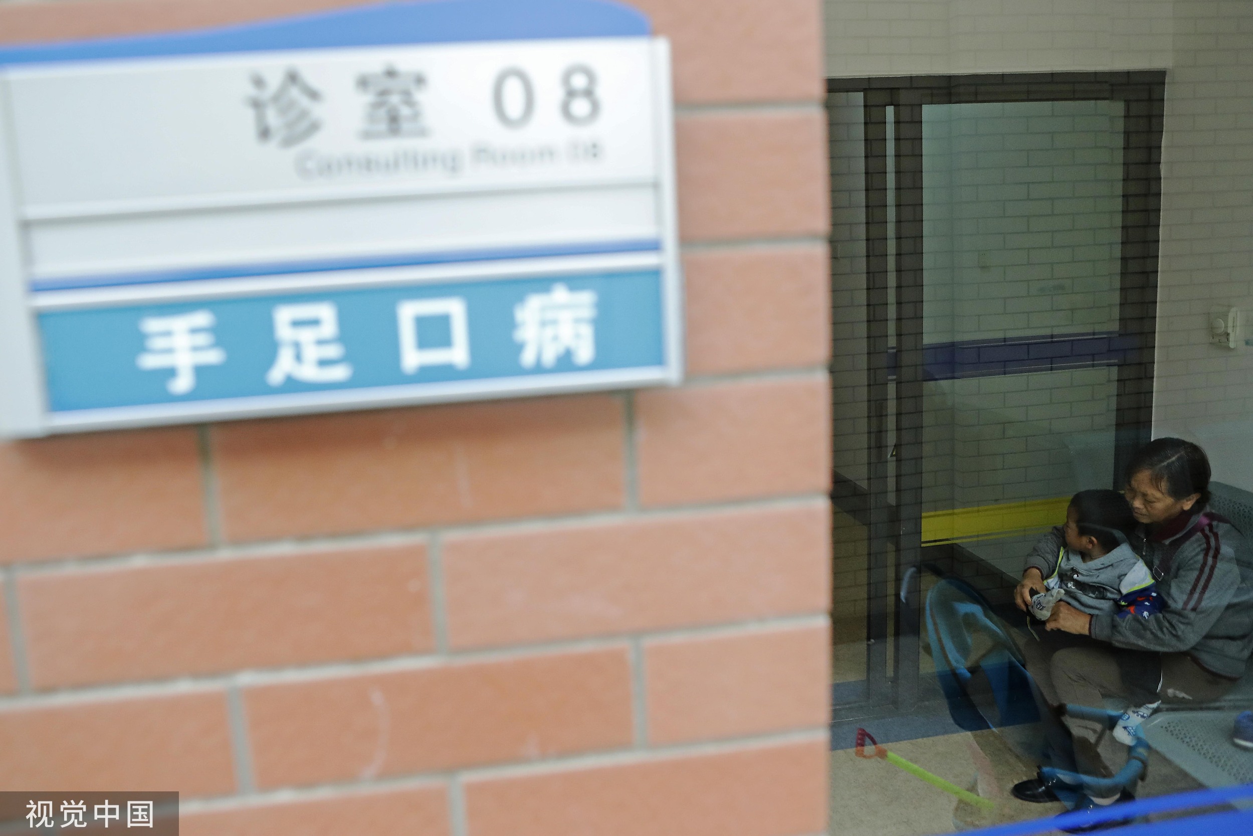 门诊手足口病疱疹性咽峡炎近期增多 医生建议家长和学校做好开学前的预防