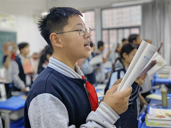 书声琅琅不负晨光郑州市第四十八中学组织开展第一届激情早读表彰仪式