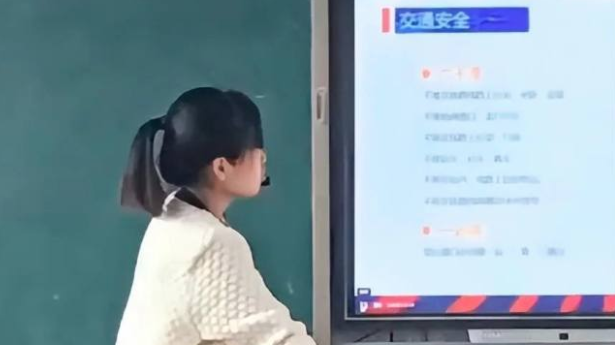 22岁女老师被7旬老人开老头乐撞死家属找不到人